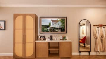 Quarto Standard, 2 camas de casal | Lençóis italianos Frette, roupa de alta qualidade, edredões de penas