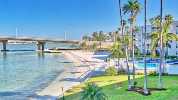 Apartamento em Condomínio Fechado, várias camas (Bahia Del Mar 9-317) | Praia