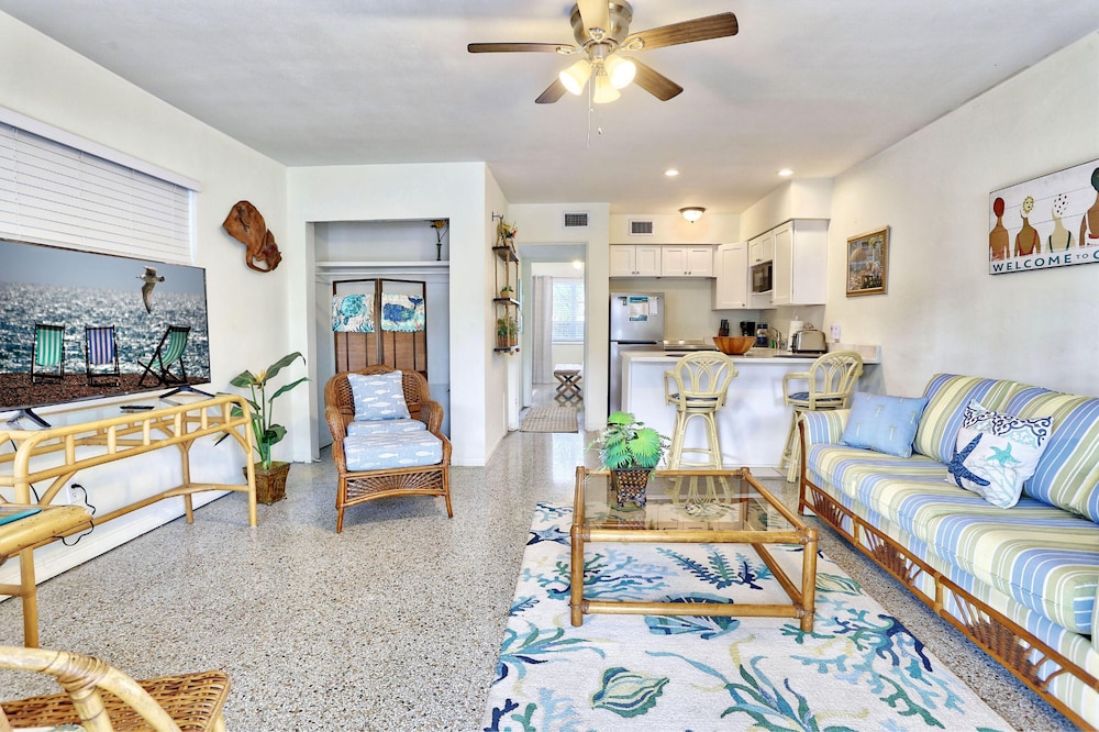 Beach Quarters #3 - Gulfport, FL