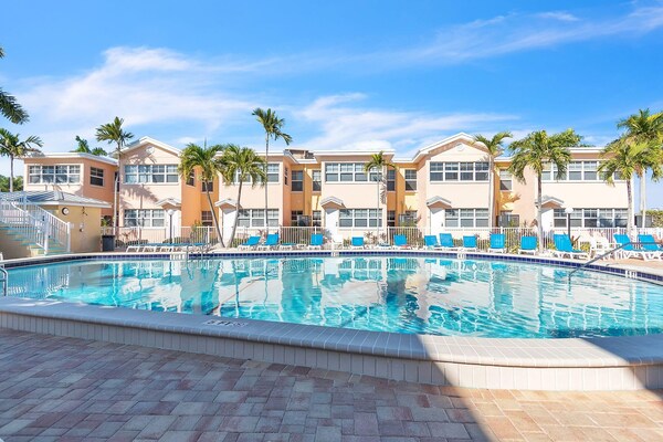 Barefoot Beach Resort A202 - Indian Rocks Beach, FL
