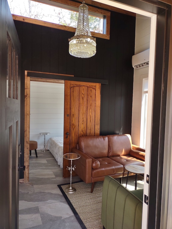 Owl House Was Built For Unplugging, Relaxing & Connecting With Friends/family - 케이브