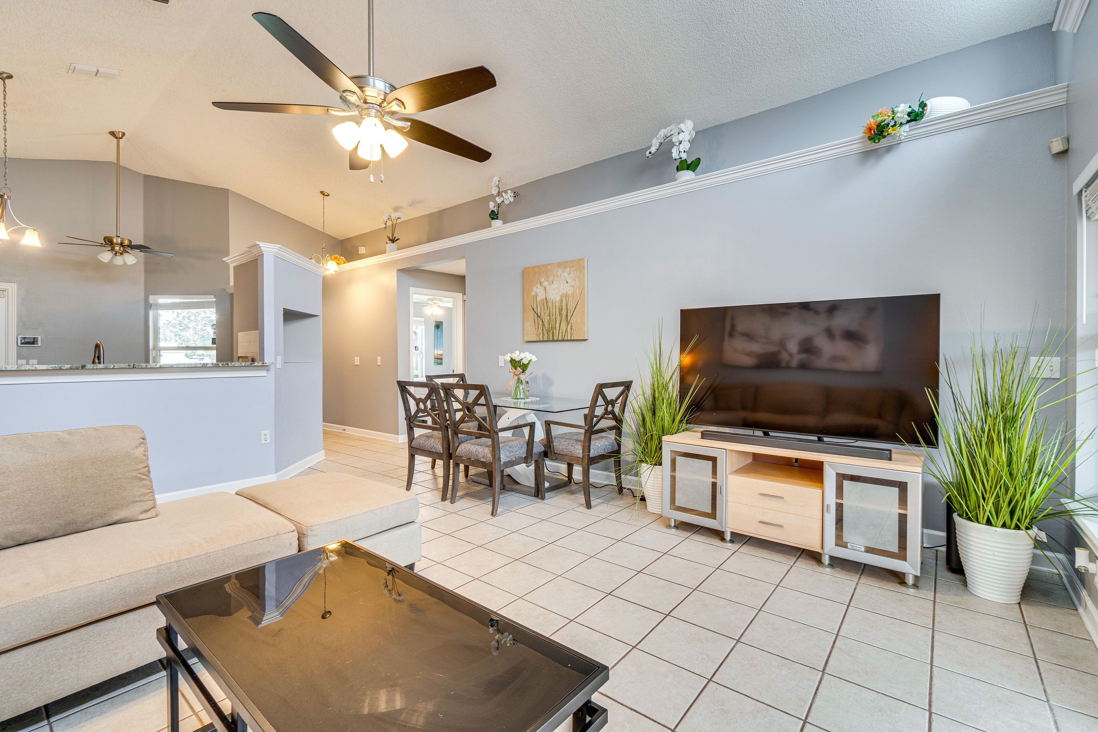 Lovely Florida Retreat W/ Lanai: 5 Mi To Riverwalk - Oviedo, FL