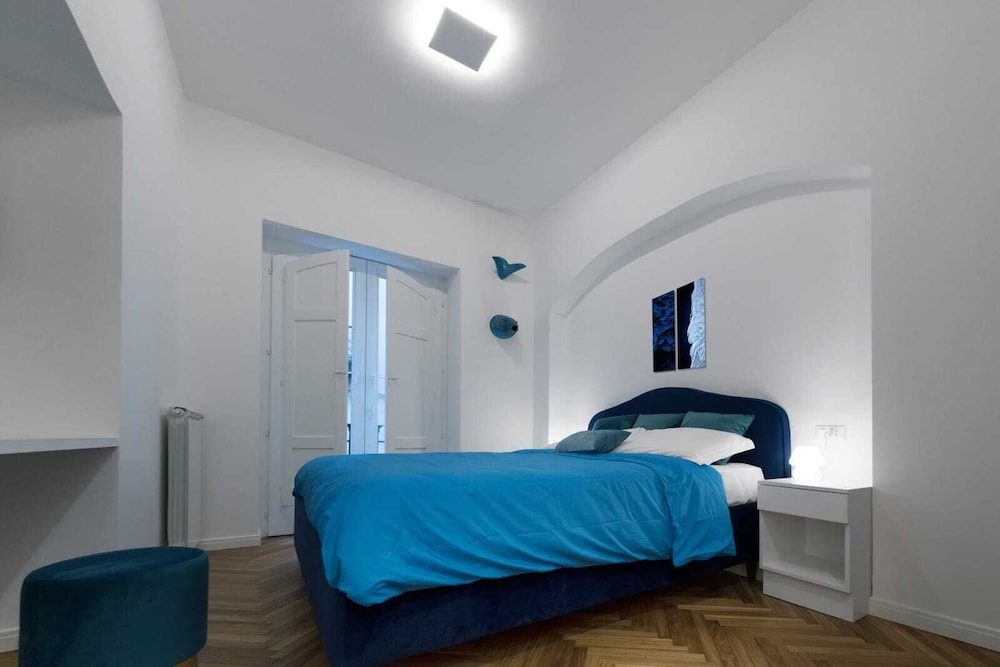 The Enchantment House,
Cozy Apartment 2 Minutes From The Beach.... - Salerno, Italia