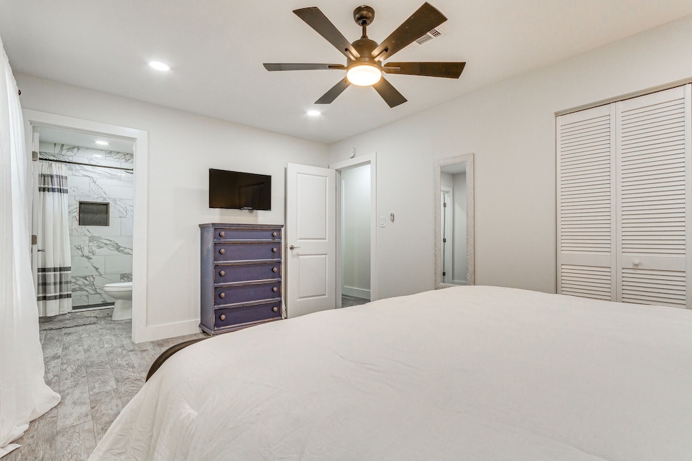 Modern Pensacola Home ~ 6 Mi to Beach! - Ferry Pass | Vrbo