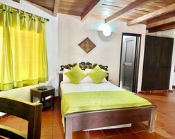 Quarto Comfort | Roupa hipoalergénica, secretária 