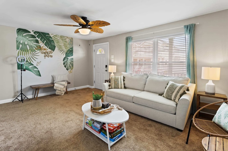 3br Palm Bliss | Quiet Ac North End + Backyard! - Atlantic City, NJ