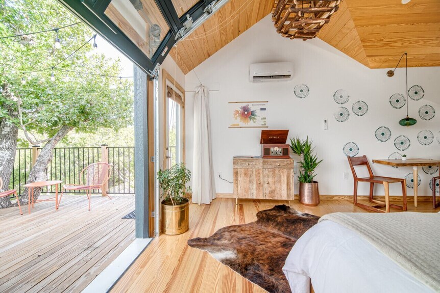 Blue Sage No. 3 - Twin Oaks Treehome (Stair-free!) - Texas