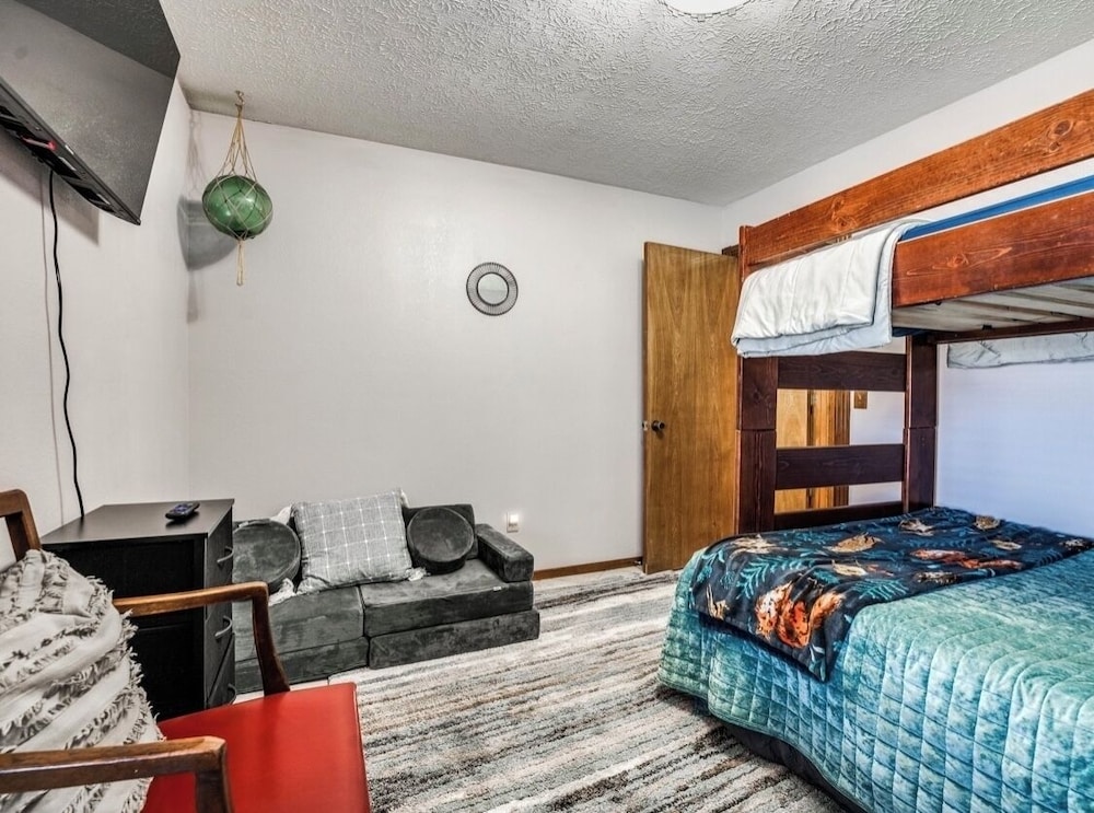 3 Bedroom Home In Yukon! - Lake Overholser, OK
