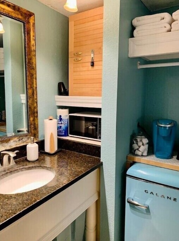 Perfect Location At Tybee Island!\n - Tybee Island, GA