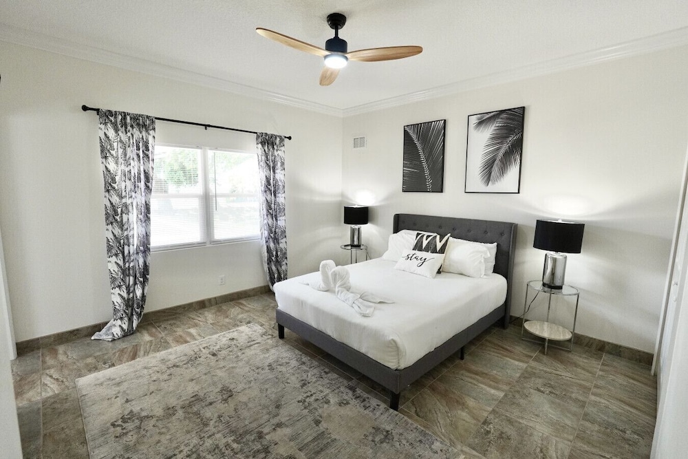 Sōle Villa #1 | Elegant Courtyard Retreat By Beach - Cocoa Beach, FL
