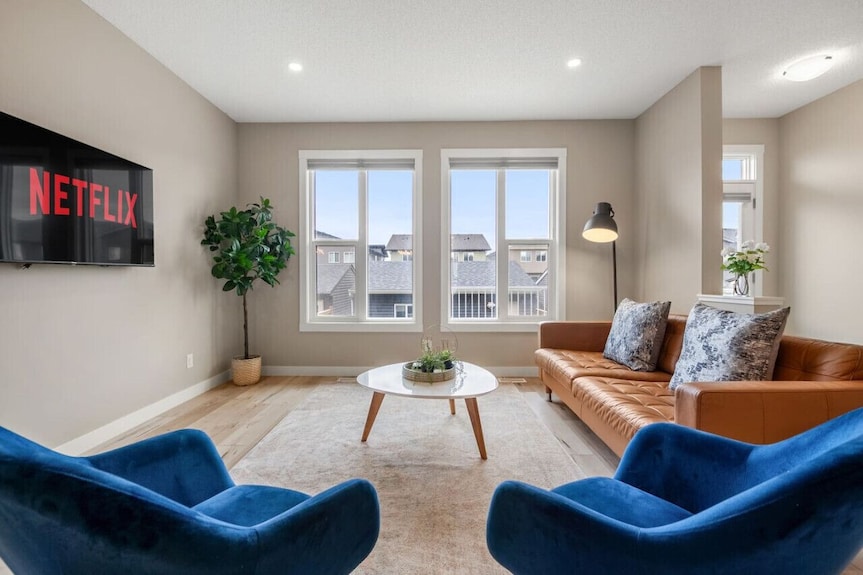 A/c | 4 Bed | Sleeps 8 | 2 Tvs | 12 Min To Airport - カルガリー