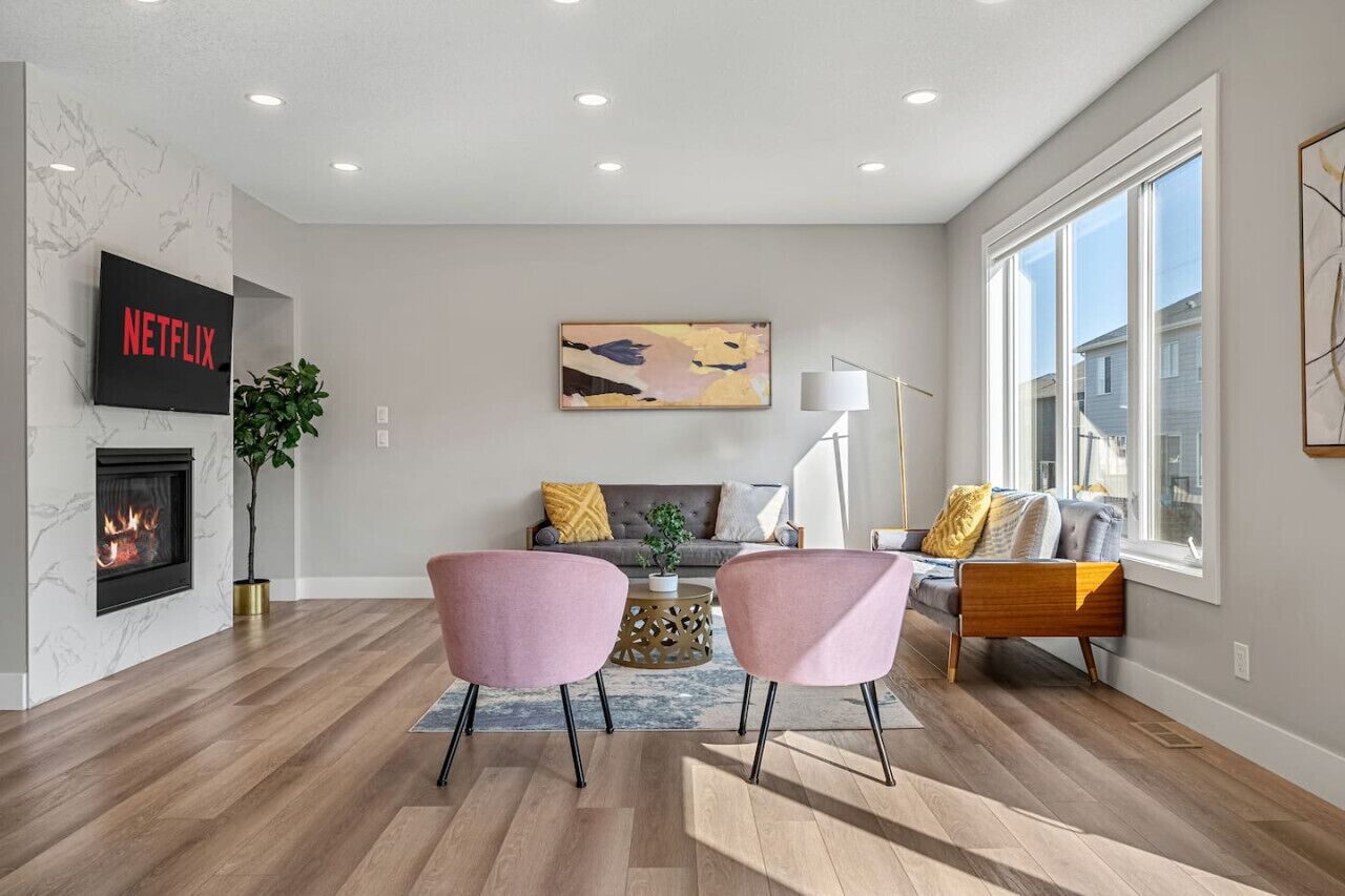 Brand New | 6 Beds | 2700 Sq Ft | King Bd | 2tvs - 캘거리