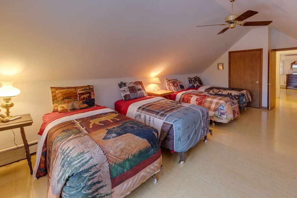 Large Chalet Near Bretton Woods! - Littleton, NH