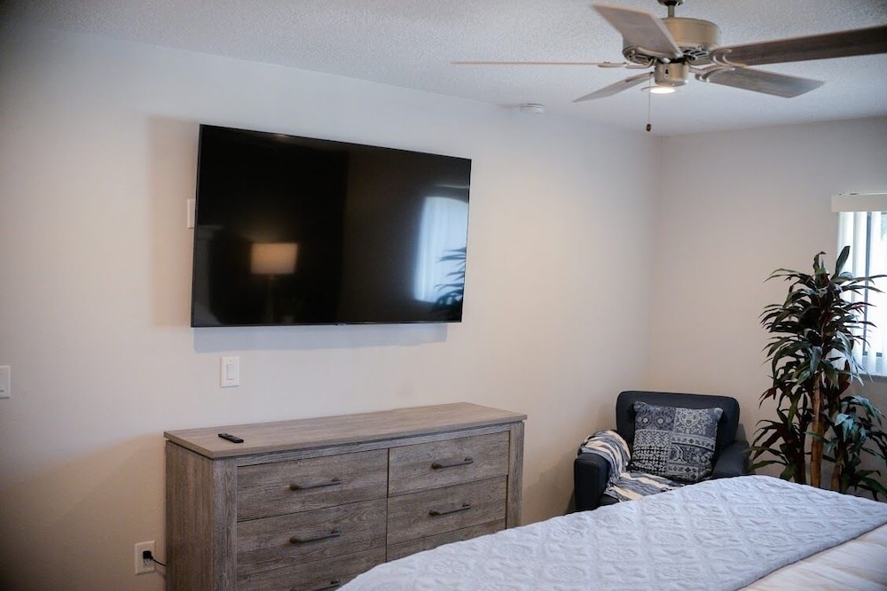 Bahama Villa - Minutes To Venice Beaches-ping-pong-pickle Ball Court-game Room - Venice, FL