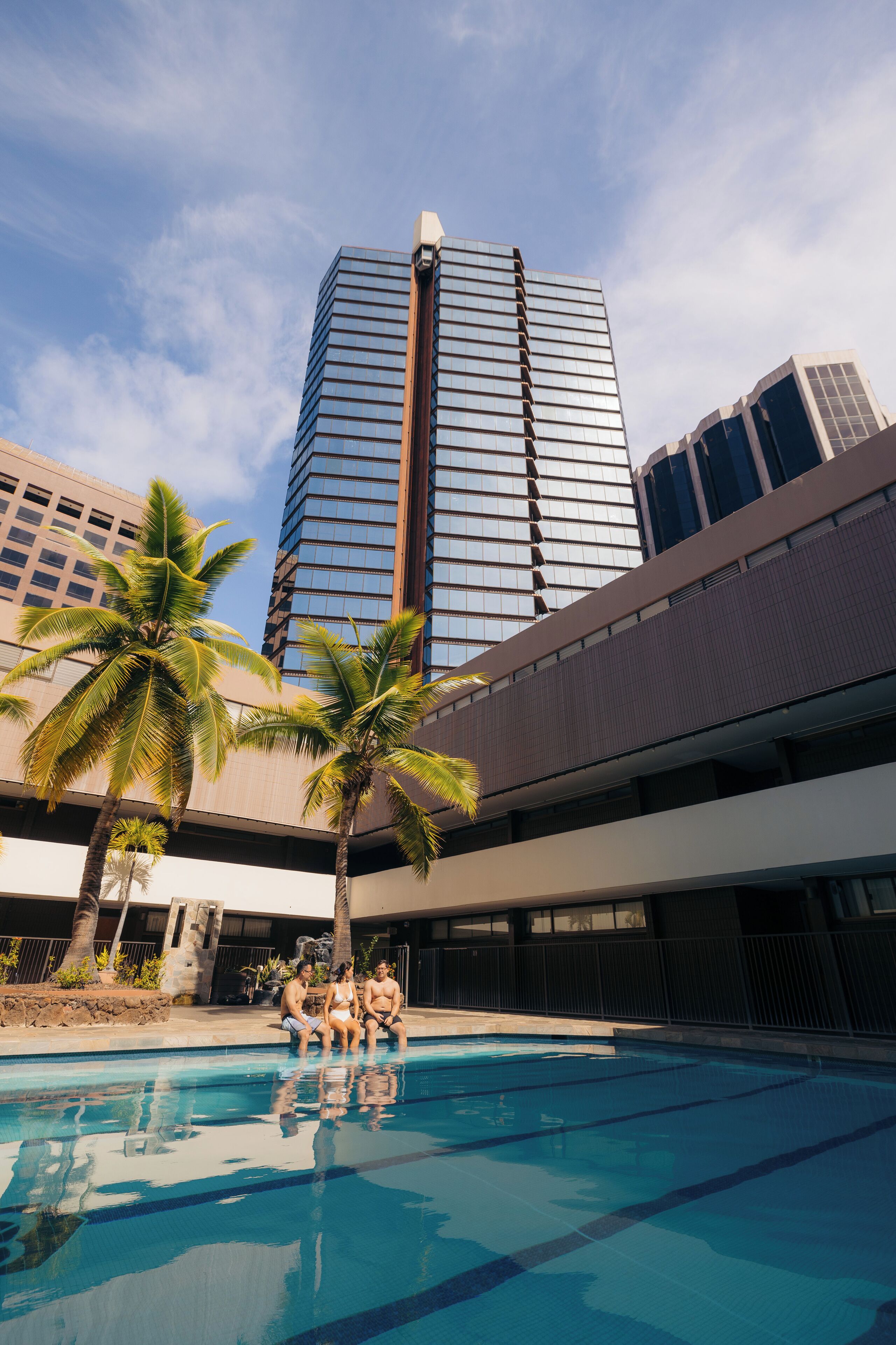 Piscina exterior, espreguiçadeiras 