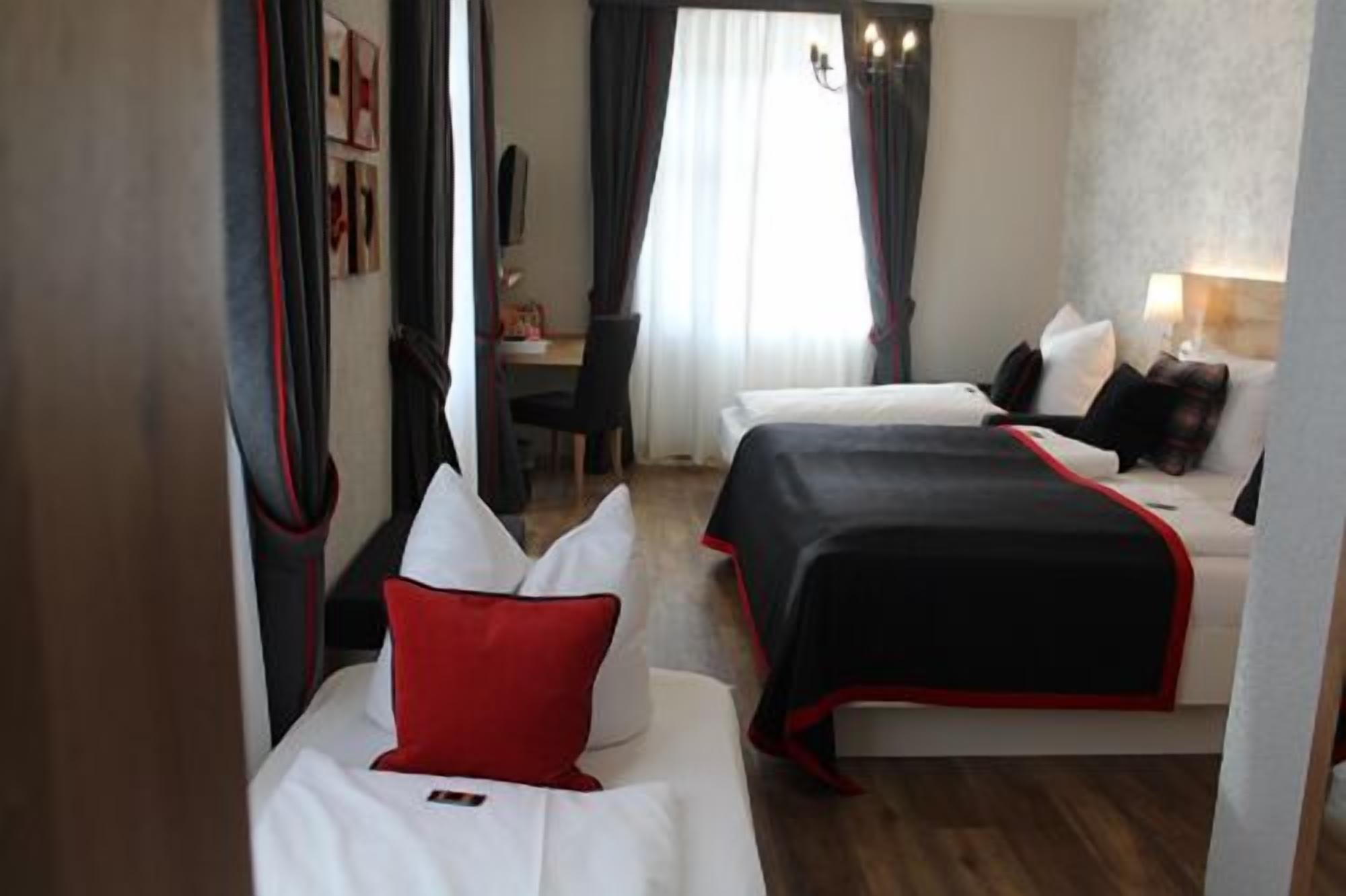 Superior Room With 2 Beds & 1 Sofa Bed, Max. 4 Persons - Kirchzarten