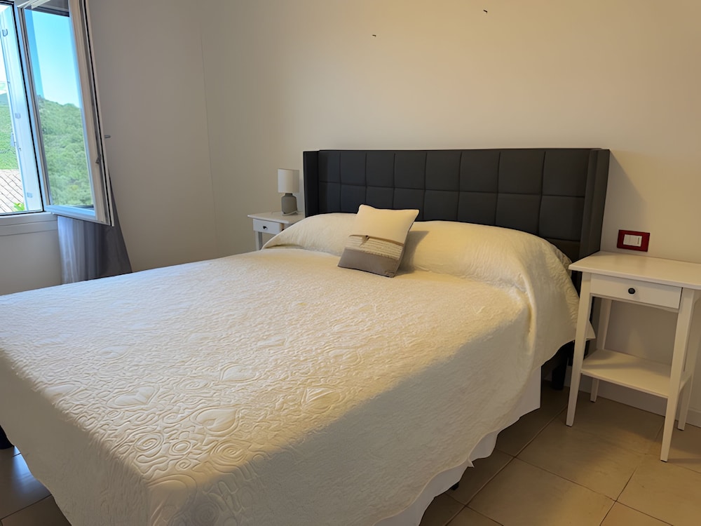 Appartamento 'Appartamento Vista Mare' Con Piscina Condivisa, Terrazza Privata E Aria Condizionata - Arzachena