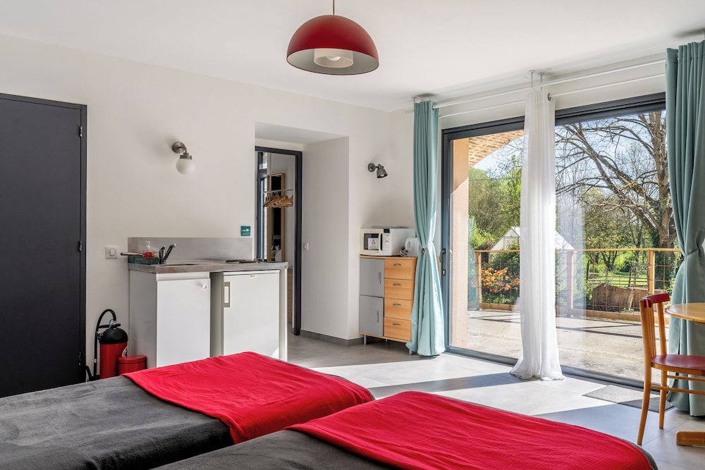 Grand Gîte "L'erdre Au Moulin" Avec<br>terrasses Privées, Grand Espace De Jardin Et Wi-fi. - Nort-sur-Erdre