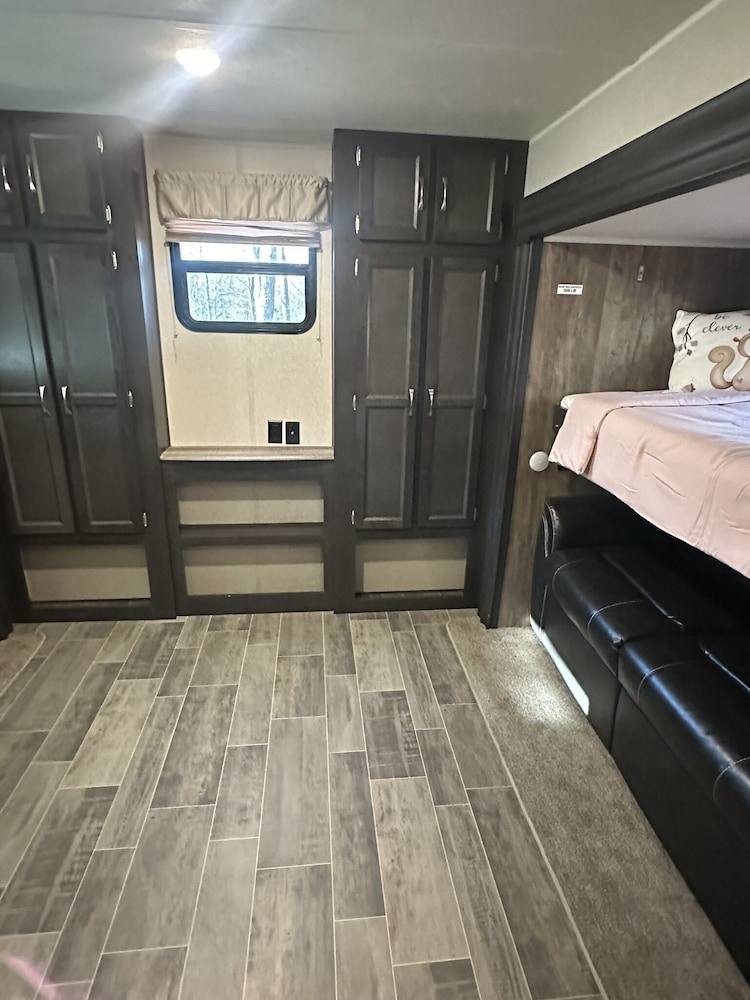 Experience Glamping In Style. Private Lake - Pet Friendly! - Illinois