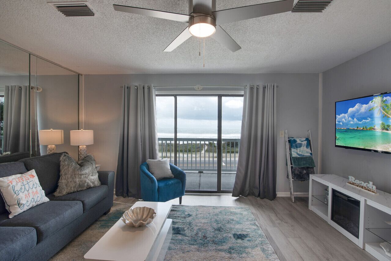 Spring Sale: Stunning Views, Gulf Front Oasis, Community Pool! Well Stocked - Laguna Beach, FL