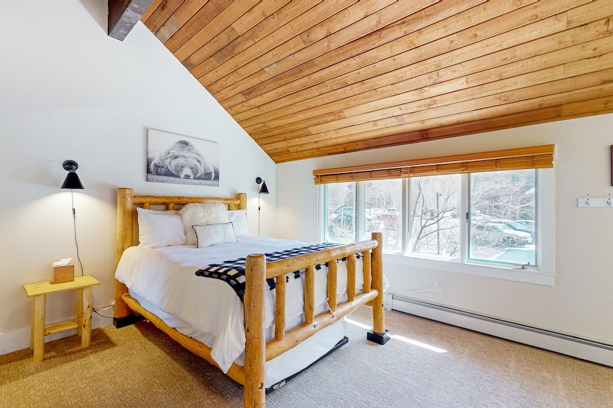 Scenic, Three-story Townhome Near All-season Recreation With Fireplace & Grill - ベール, CO