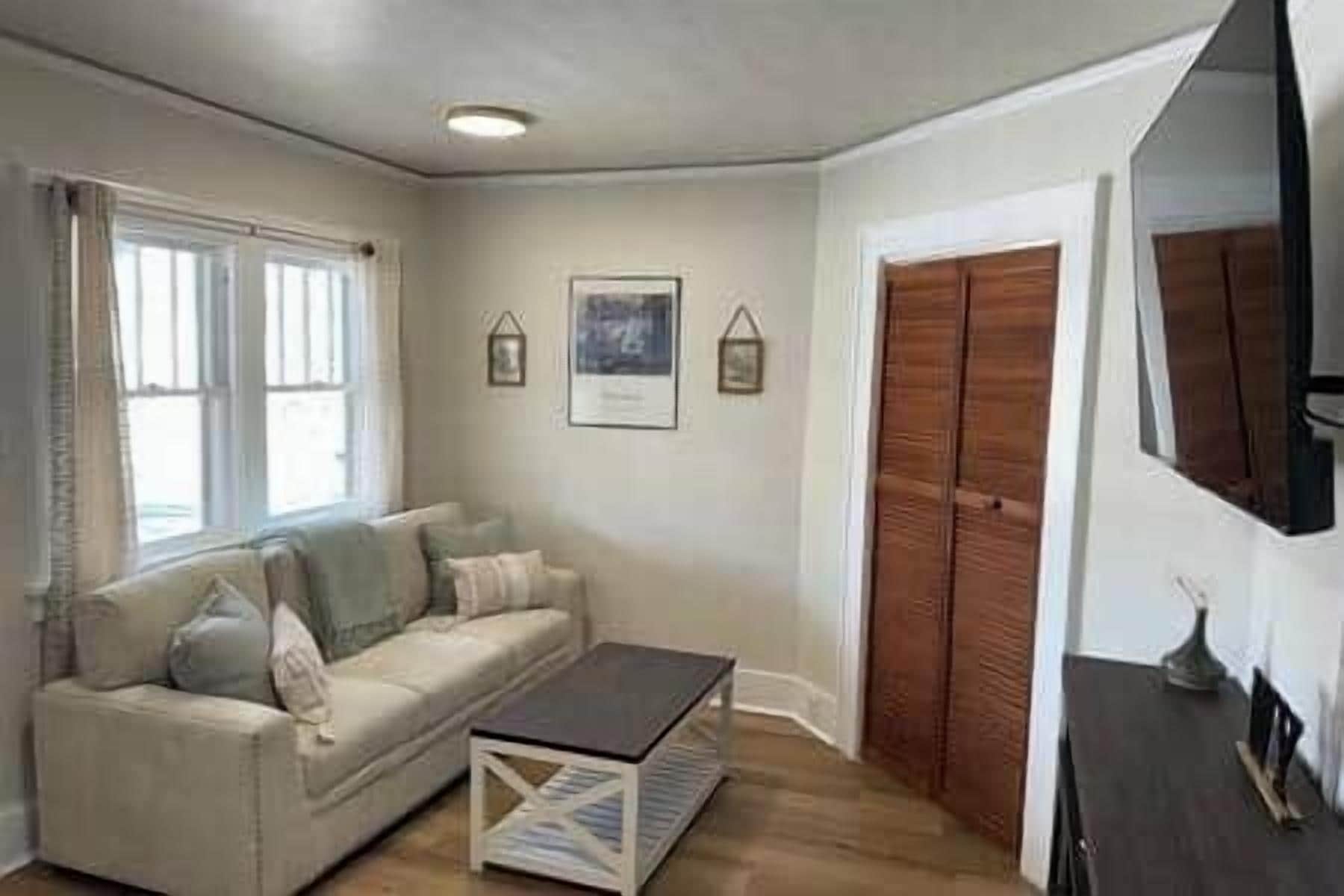 Wyoming Freedom - Centrally Located Mid-century Charmer - 캐스퍼