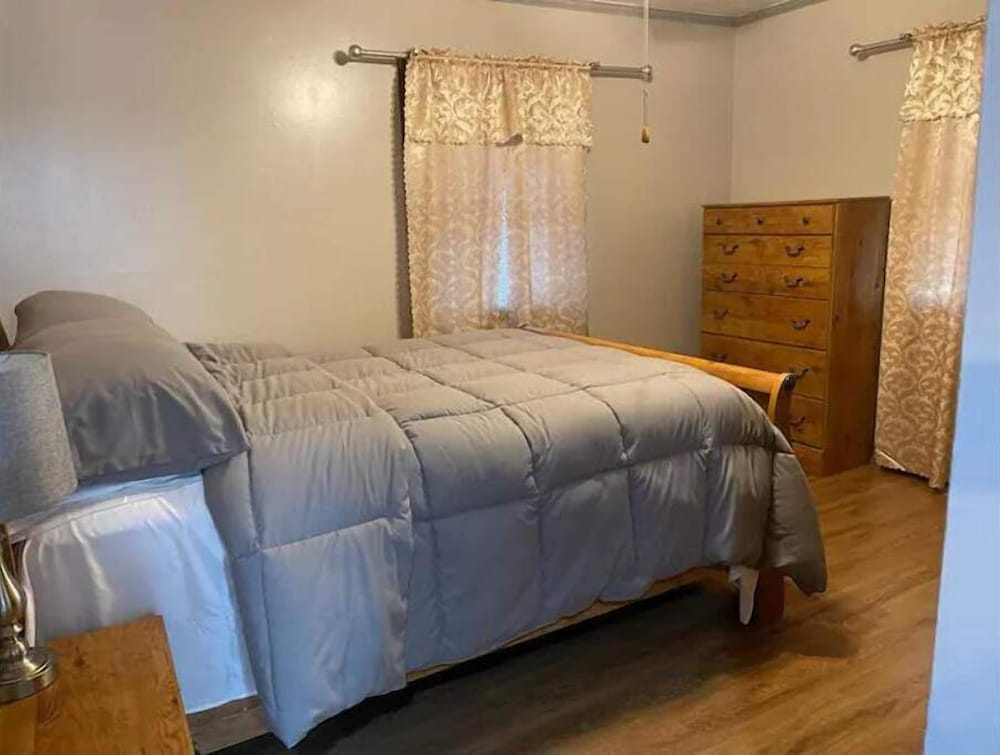 Cozy And Comfy Golf Course Cottage - Paoli Peaks, IN
