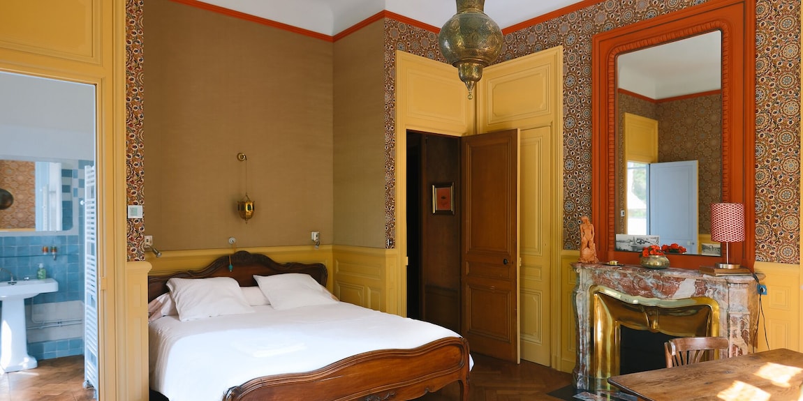 Guest Room "Orientale", An Immersion In 1900s French Culture. - Rhône