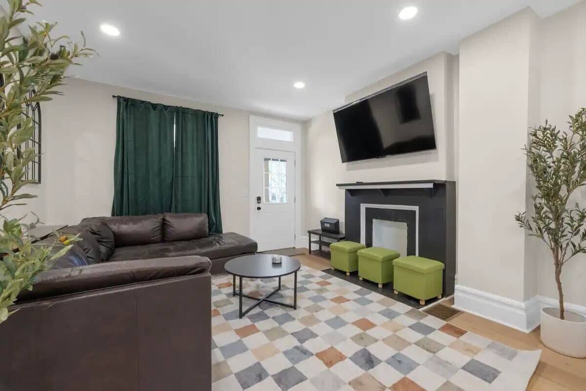 Spacious 5-bedroom Home With Hot Tub - Dublin, OH