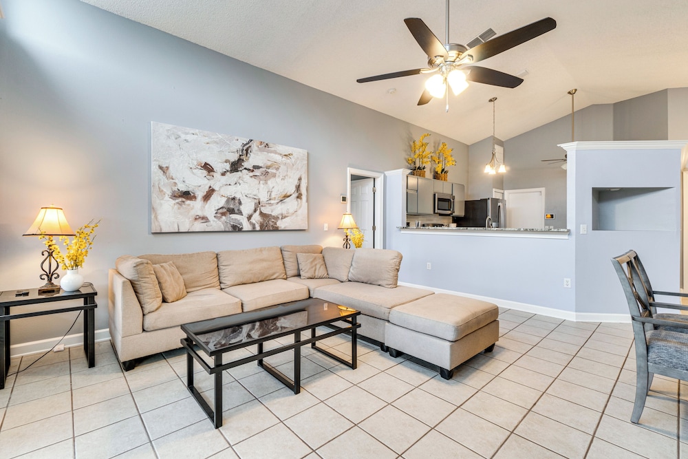 Lovely Florida Retreat W/ Lanai: 5 Mi To Riverwalk - Sanford, FL