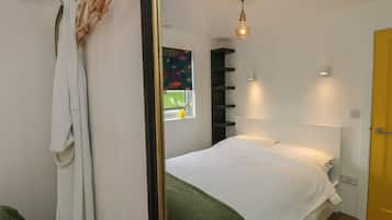 2 quartos, individualmente decorados, individualmente mobiliados