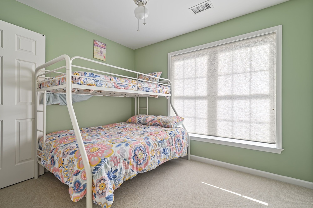 Sleeps 12. Near Bowers Beach, De Turf, Speedway, Af Base, Casino. New Listing! - Dover, DE