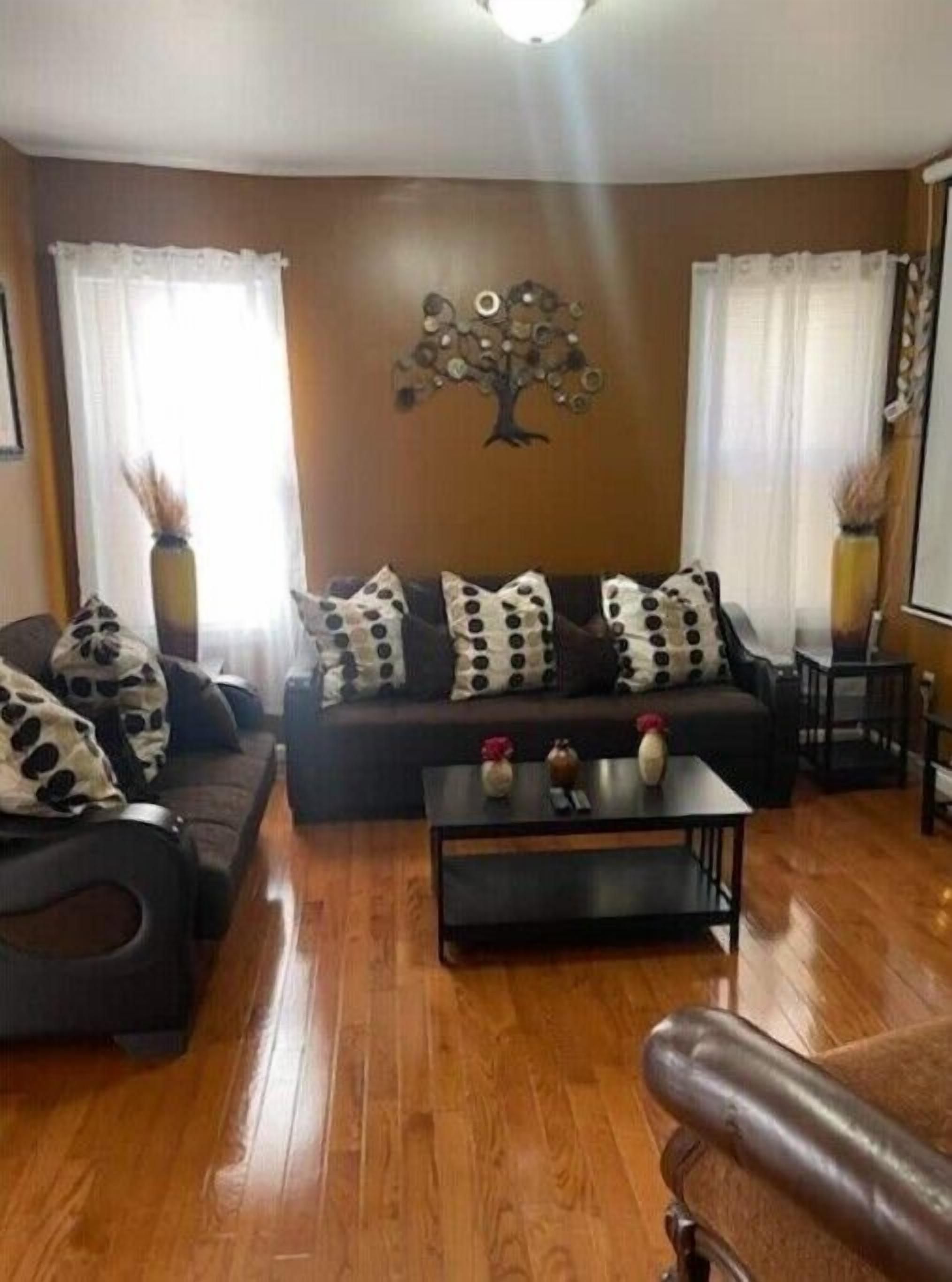Large 3 Brm 2 Bth, Near Ewr/nyc/prudential Center And Penn Station - Newark, NJ