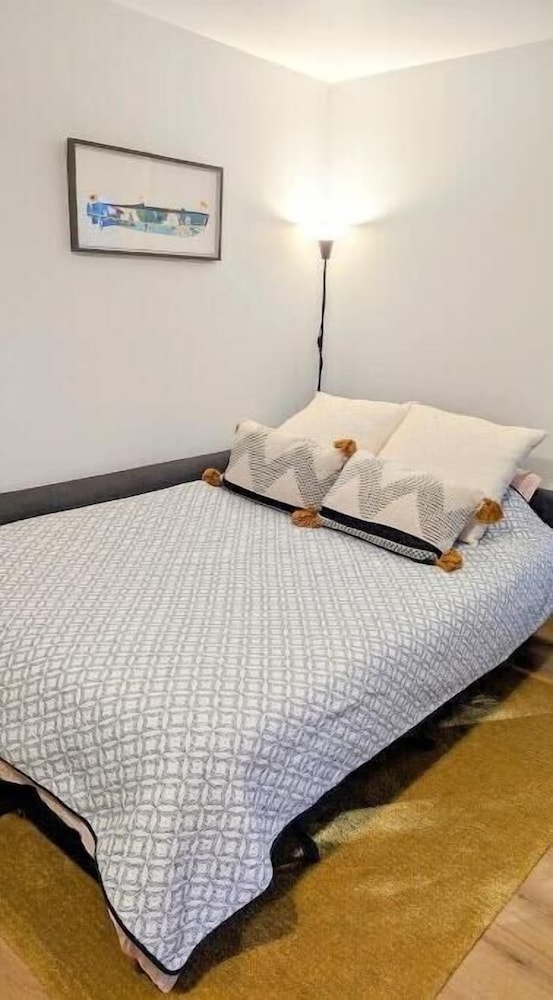 New On Vrbo - 5.0 Stars Top 1% Airbnb  -
Private Garden Suite - Free Car Charger - Langford