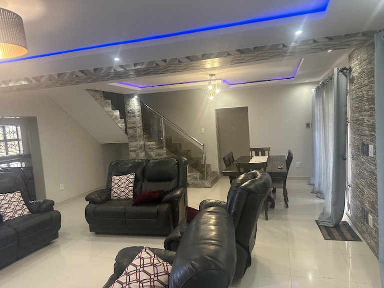 Secure 5 Bedroom Private Residence Near Harare International Airport - Harare