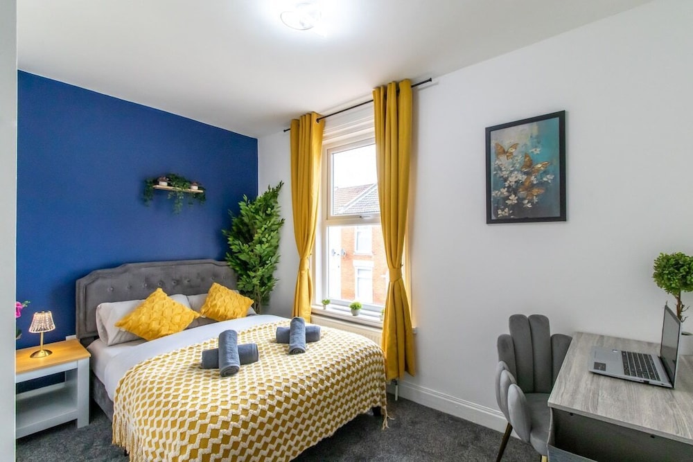 Open Mind Property - Luxury House & Free Parking - Portsmouth
