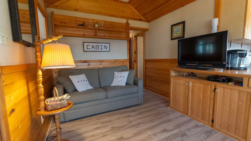 Traditional Cottage In Muskoka Lakes Bala - Muskoka District Municipality