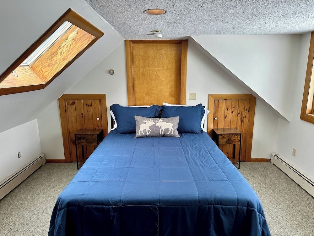 Marina House-in Town Waterfront - Greenville, ME