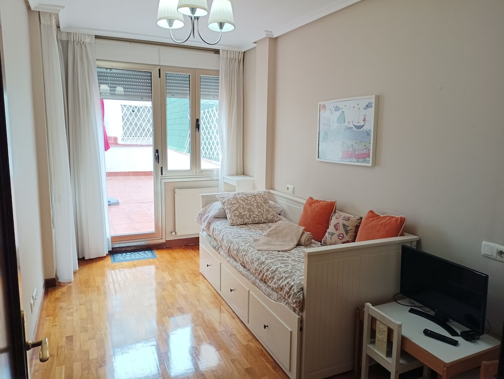 Centro De Oviedo Zona Gascona Con Parking Gratuito, Wifi Y Terraza - Oviedo