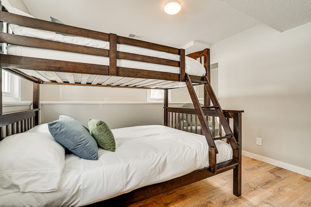 Renovated Blaine Farmhouse W/ Heated Pole Barn! - Blaine, MN