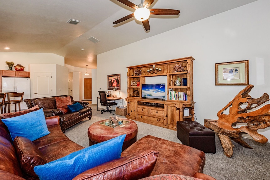 Quiet, Private, Fully Stocked Stocked Home In Tucson Az - Tucson, AZ