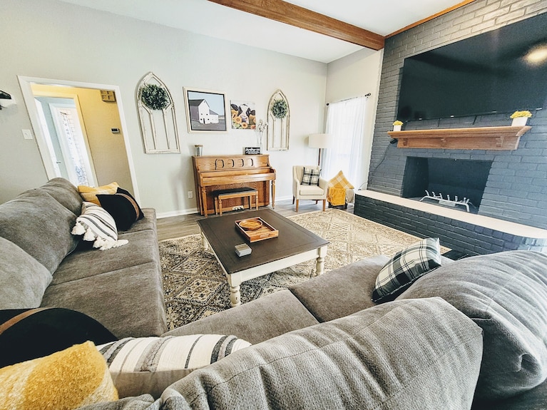 Texas Sunshine Oasis Waco/silos/baylor: Pool, Piano, Pingpong, Pets On 1/2 Acre - Waco, TX