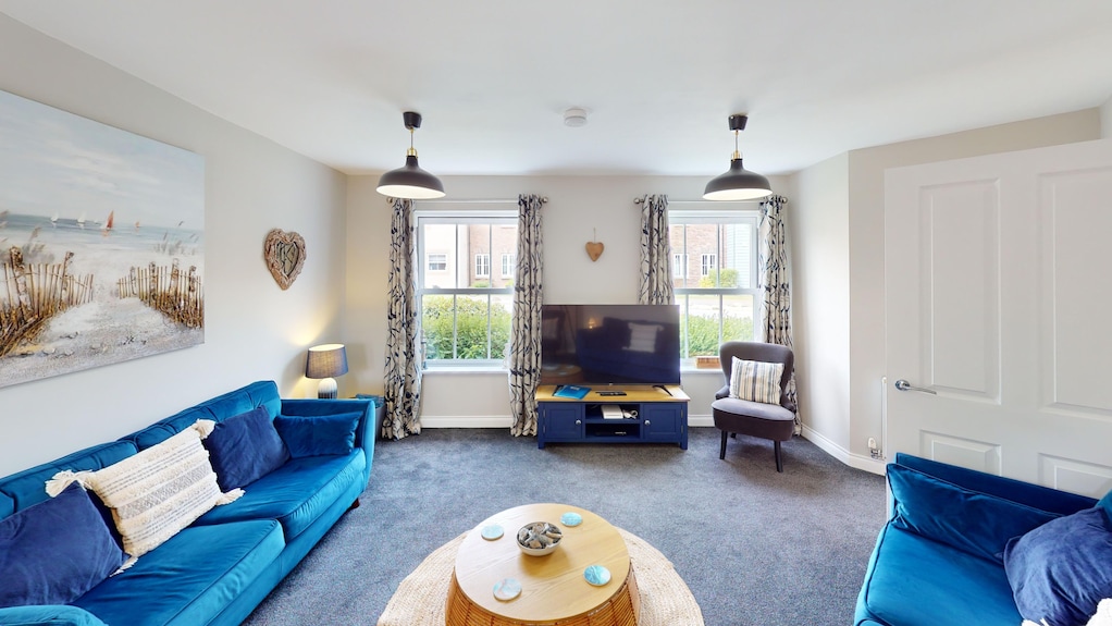 Pebble Place, 3 Bedrooms, 1 Small Dog Welcome - Filey