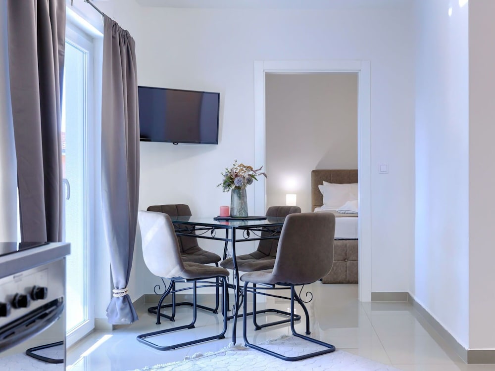 Hermoso Apartamento Para 4 Personas Con Wifi, A/c, Tv, Terraza Y Aparcamiento - Poreč