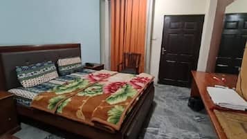 Quarto casal luxo | Quartos à prova de som, ferros/tábuas de passar roupa, Wi-Fi de cortesia