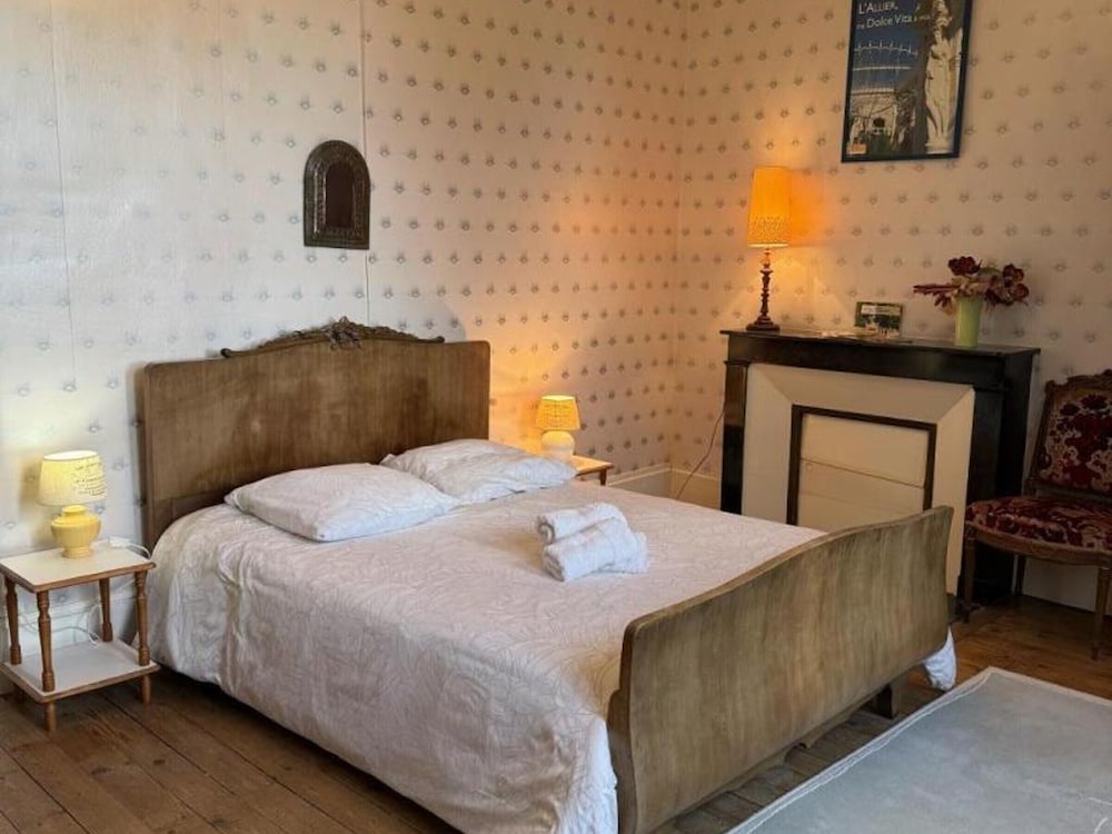 19th c. mansion with pool and garden - Gipcy | Vrbo