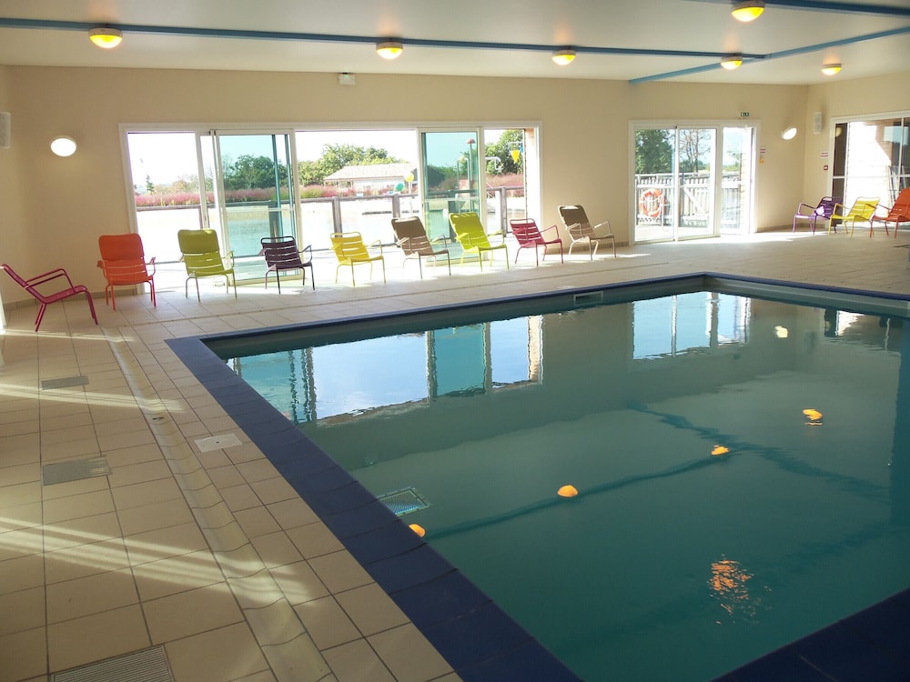Calm Chalet Near Lake Jaunay With Pool, Fitness Area, And Family-friendly Amenities - Vendée