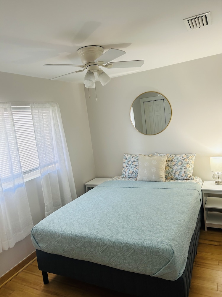 Direct panoramic waterfront views - Goodland | Vrbo