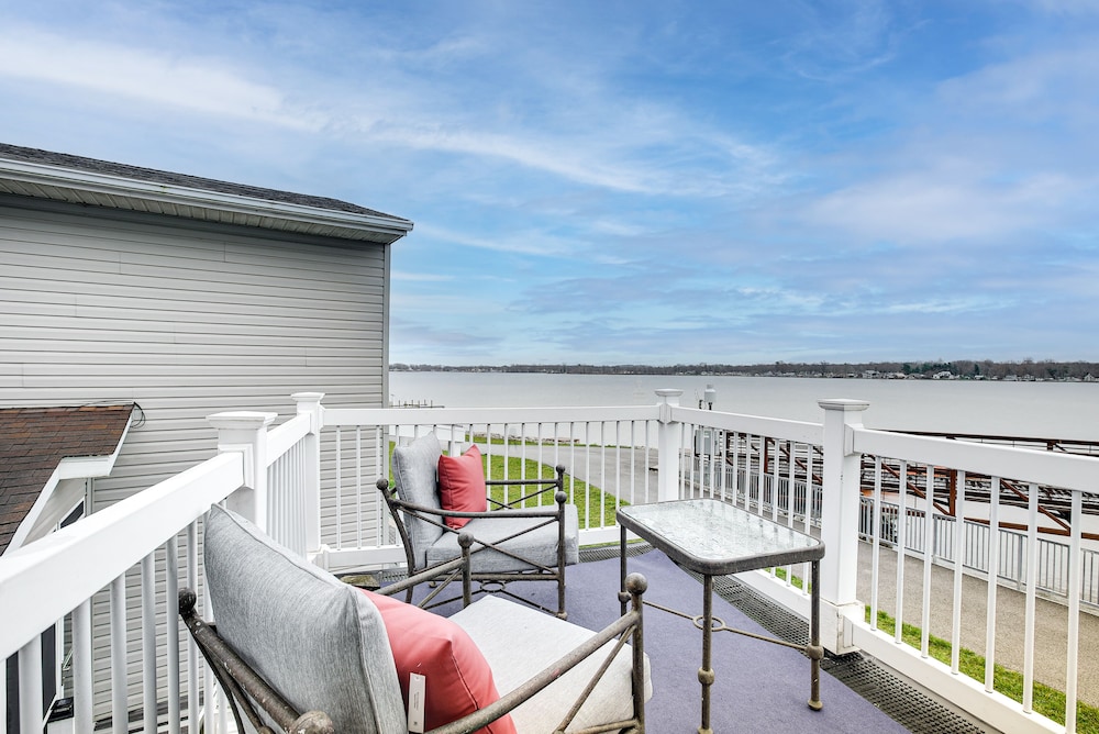 Waterfront Buckeye Lake House: Deck + Views! - Buckeye Lake, OH