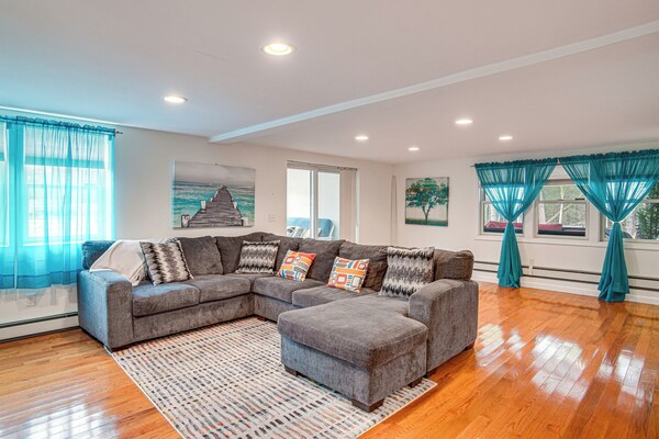 2 Mi To Beach: Falmouth Group Getaway W/ Game Room - Falmouth, MA
